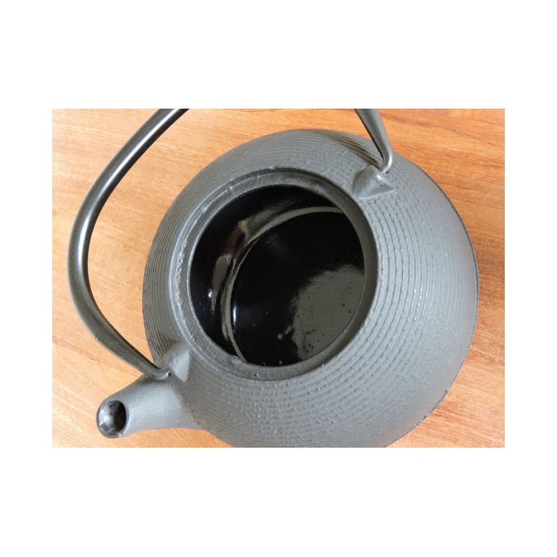 Gray cast iron teapot - enamelled interiort | Madame Framboise