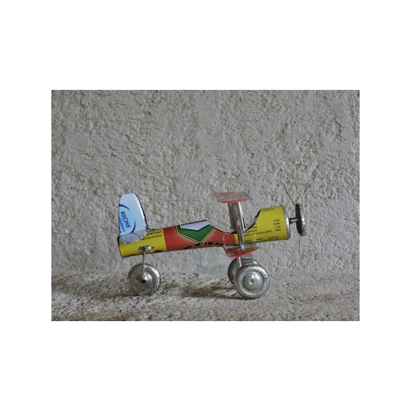 Biplane made of recycled metal | Madame Framboise